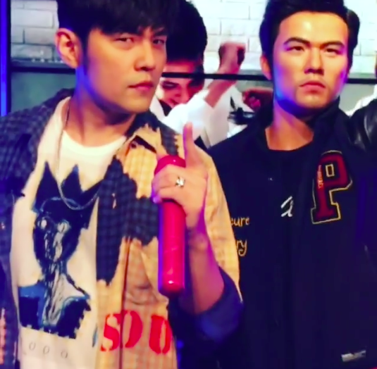 Jay Chou And JJ Lin Competes To See Whose Eyes Are Bigger In Singapore