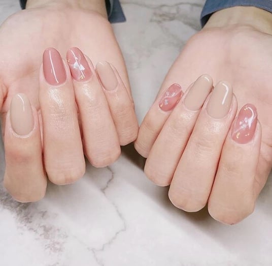 Try This 12 Simple Alternate Nail Colour Designs With Your Girlfriends ...