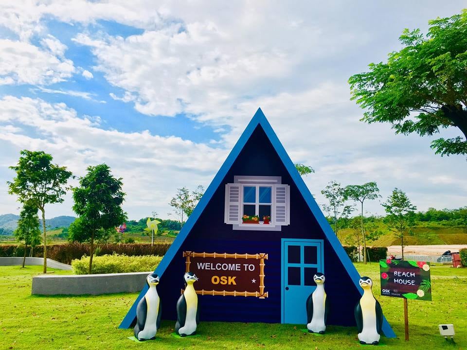 A Penguin Village Just Emerged In Malaysia For Christmas And Here's How ...