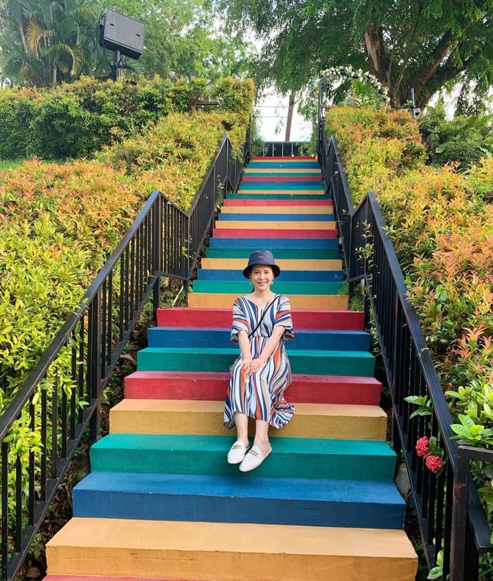 This Rainbow Stairway In Singapore Will Lead You To The Secret Bell Of ...