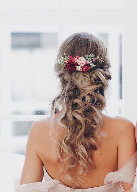 7 Ways To Decorate Your Hair With Flowers For Weddings And Other ...