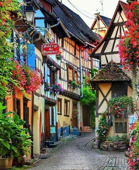 Top 5 Beautiful & Must-Visit Towns Around The World