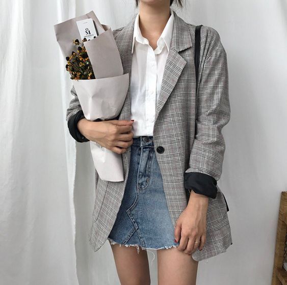 Look Polished & Chic At Work With These Blazer Outfit Looks