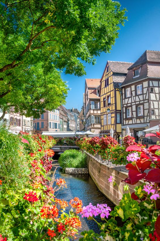 Top 5 Beautiful & Must-Visit Towns Around The World