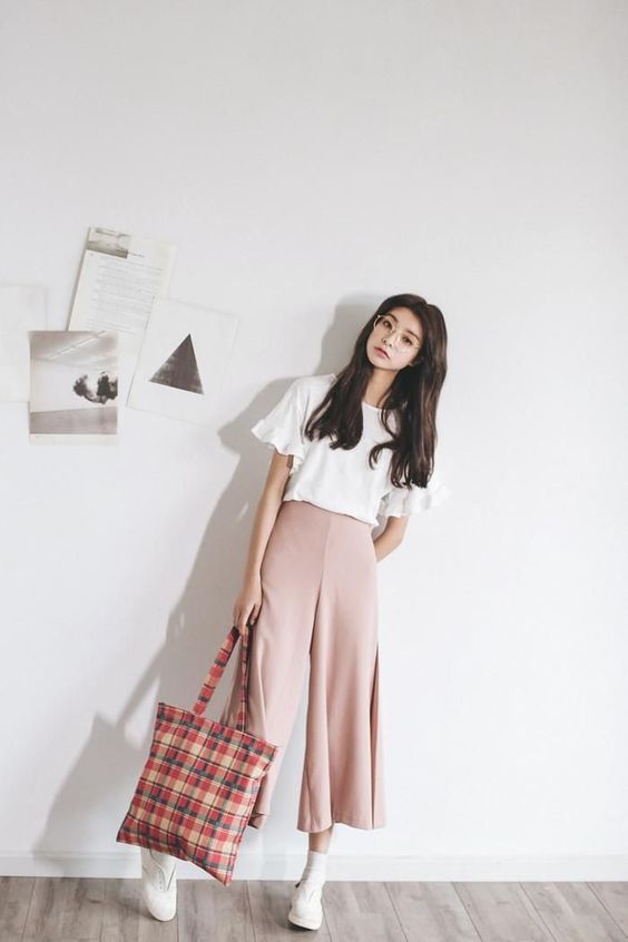 Look Slim & Chic With Outfit Choices That Cover Up Your Problem Spots