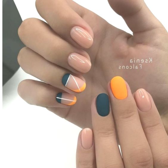 Try These 9 Geometric Nail Designs For Your Next Manicure | GirlStyle ...