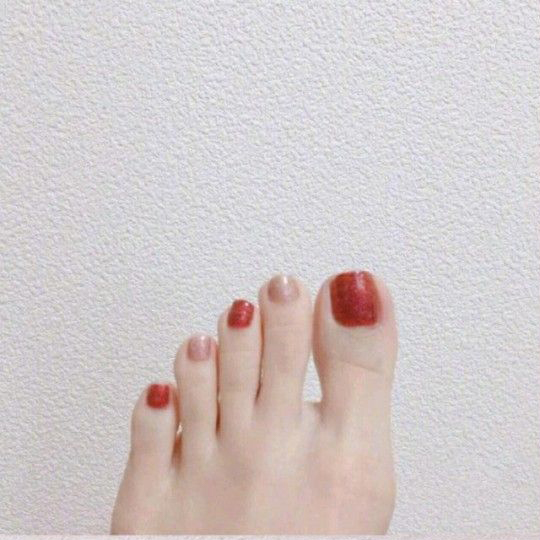 16 Minimalist Mix & Match Colour Pedicures