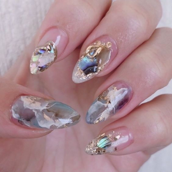 Nail Art Inspired By Mother Of Pearl Shells