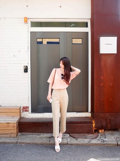 Easy And Natural Poses For Those Who Aren't Good At Posing For Photos