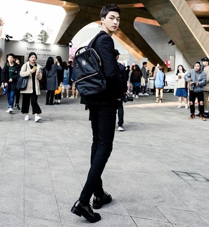 10 Easy & Natural Poses For Guys Who Are Awkward In Front Of The Camera