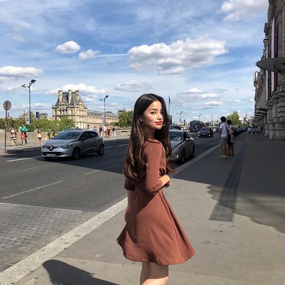 Easy And Natural Poses For Those Who Aren't Good At Posing For Photos