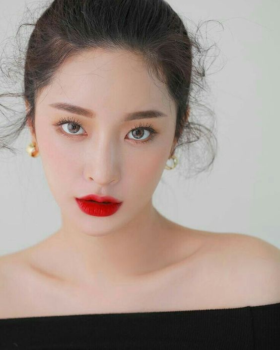 7 Simple Tips For Anyone To Look Amazing In Bold Red Lipstick ...