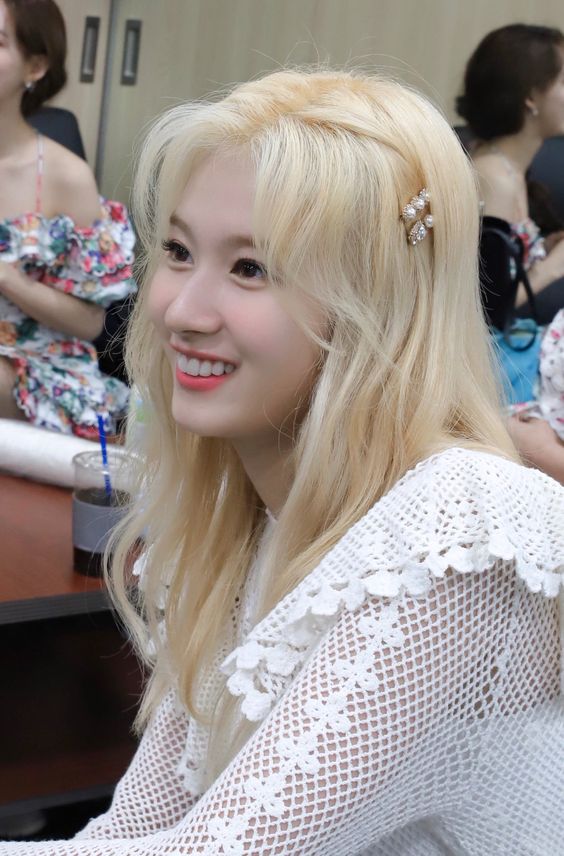 Be Inspired By These Celebs Who Made Wearing Hair Clips A Trend Again
