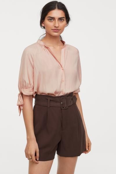 Work Outfit: Wear Shorts In The Office & Look Professional