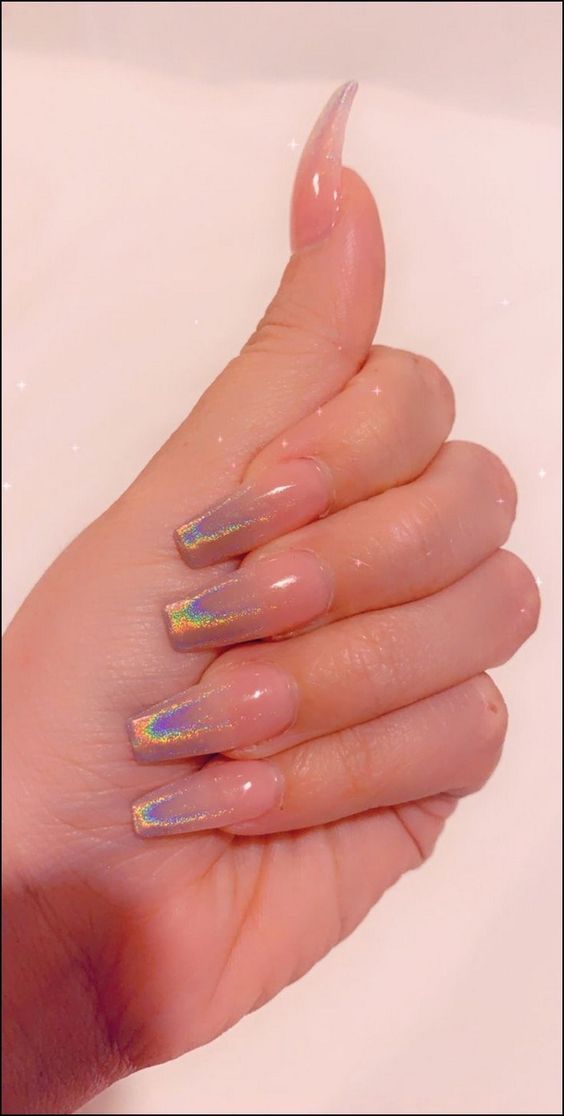 Holographic Nails That Will Reflect Light Beautifully To Try Out