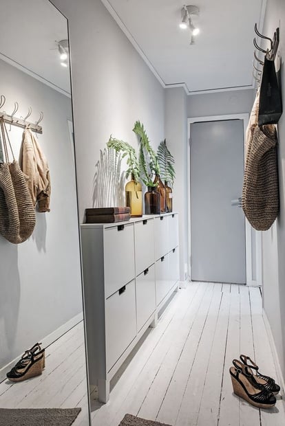 Small HDB Entryway Ideas To Look Spacious, Stylish & Functional