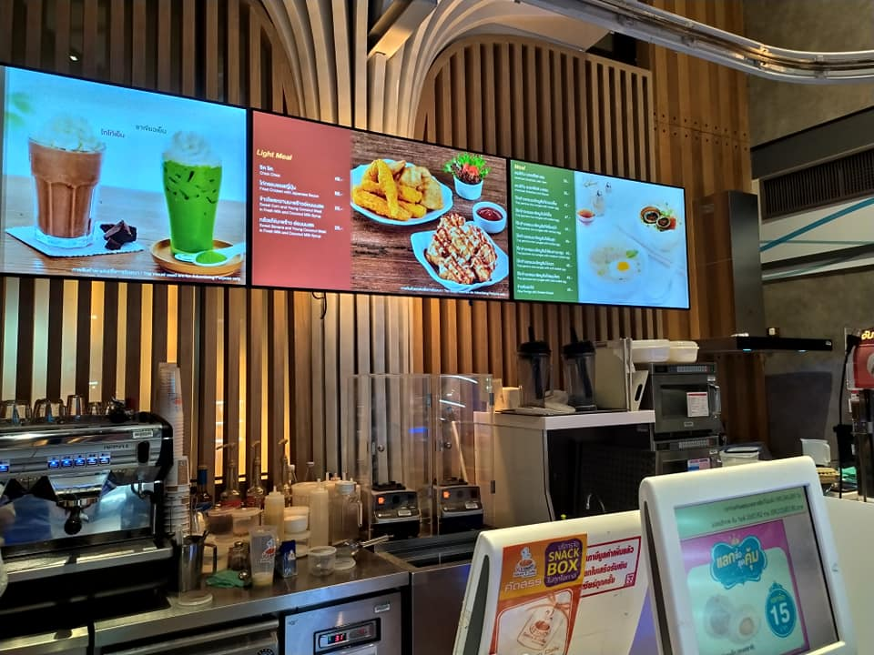 Thailand Has The World's Largest 7-Eleven With 2 Storeys & Cafe