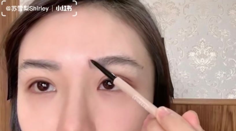 8 Simple Ways To Trim Your Own Eyebrows At Home