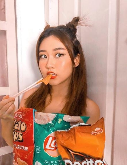 #SnackDressChallenge: Singaporean Wears Chip Bags In New Trend