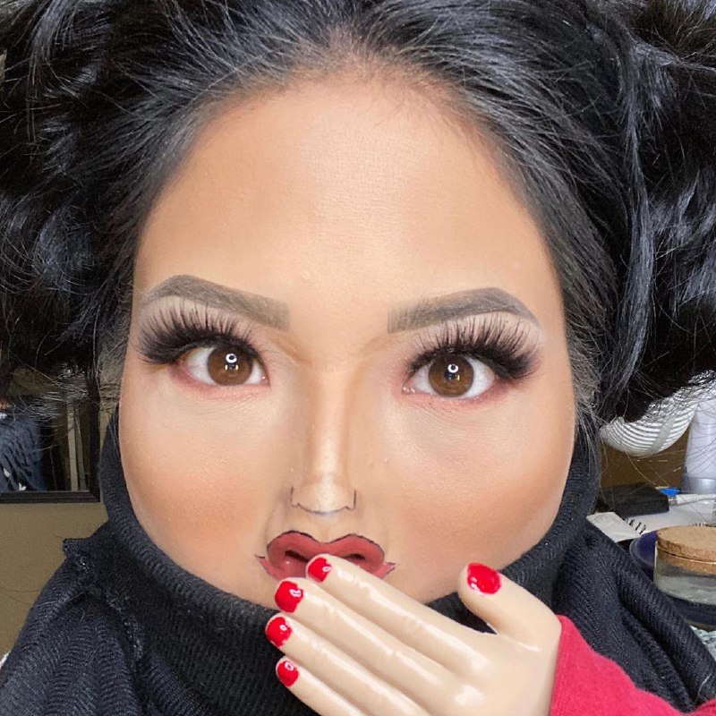 #TinyFaceChallenge: Weird New IG Makeup Trend To Curb Stay-Home Boredom