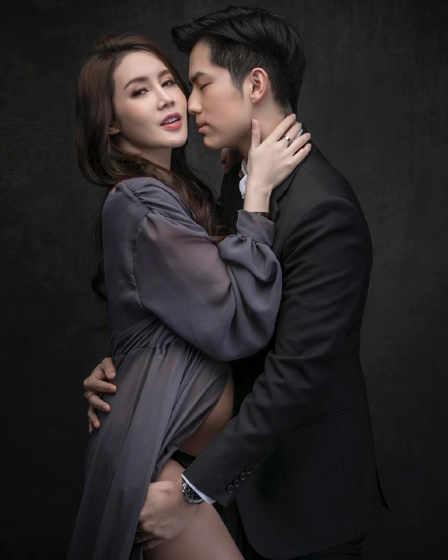 38-Year-Old Yan Kay Kay Shows Off Steamy Pregnancy Photos