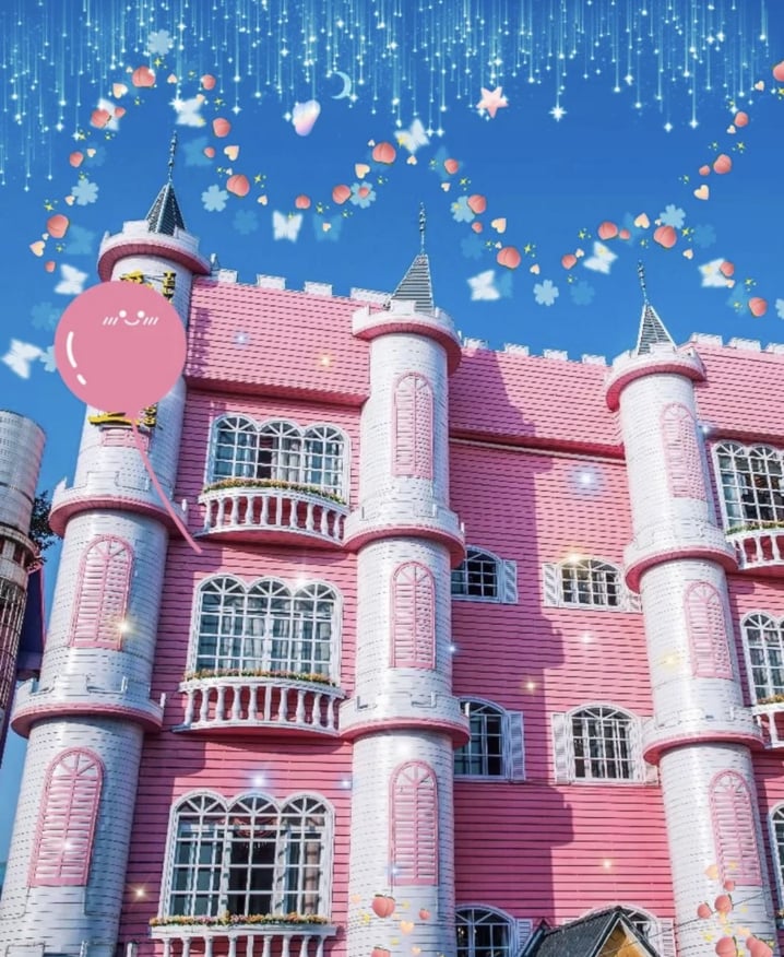 Pink Princess Castle Hotel In Xiamen, China