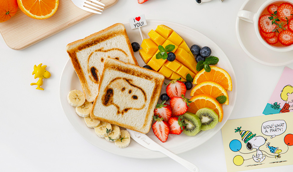 New Adorable Snoopy Kitchenware By 10x10 To Make Cooking More Fun ...