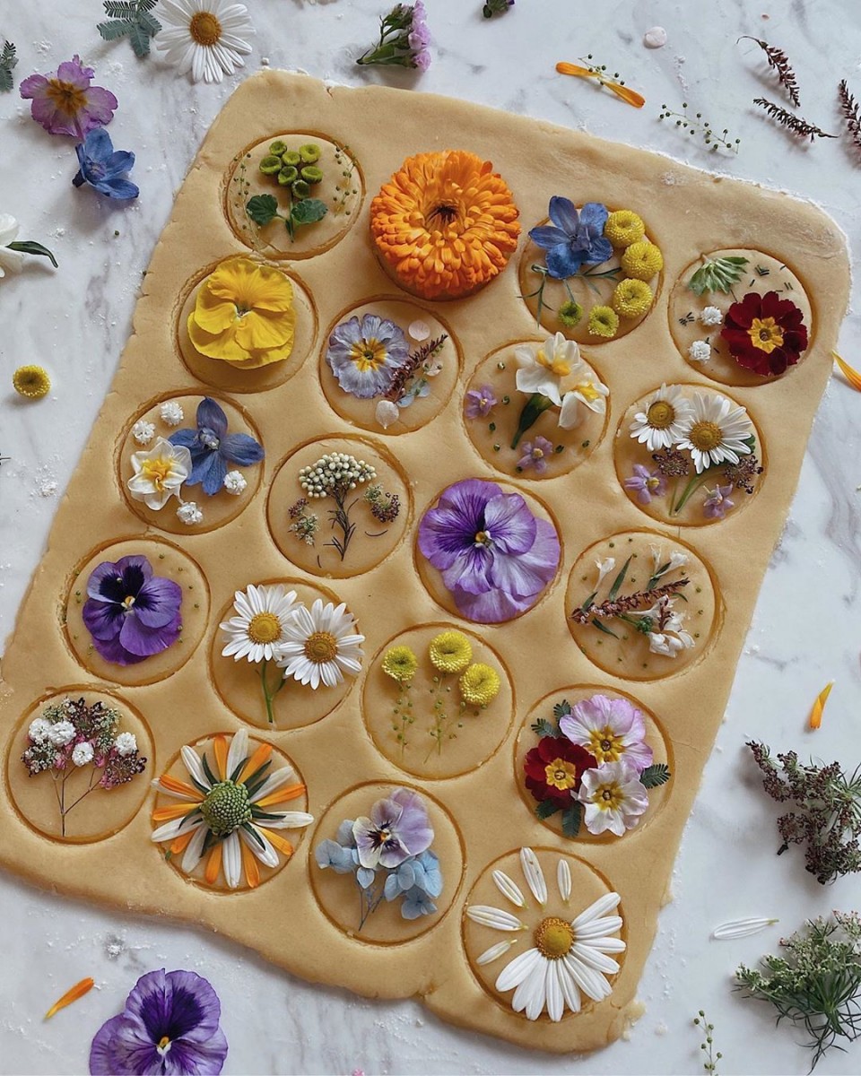 How To Make Edible Flower Cookies - Easy 4-Step Recipe