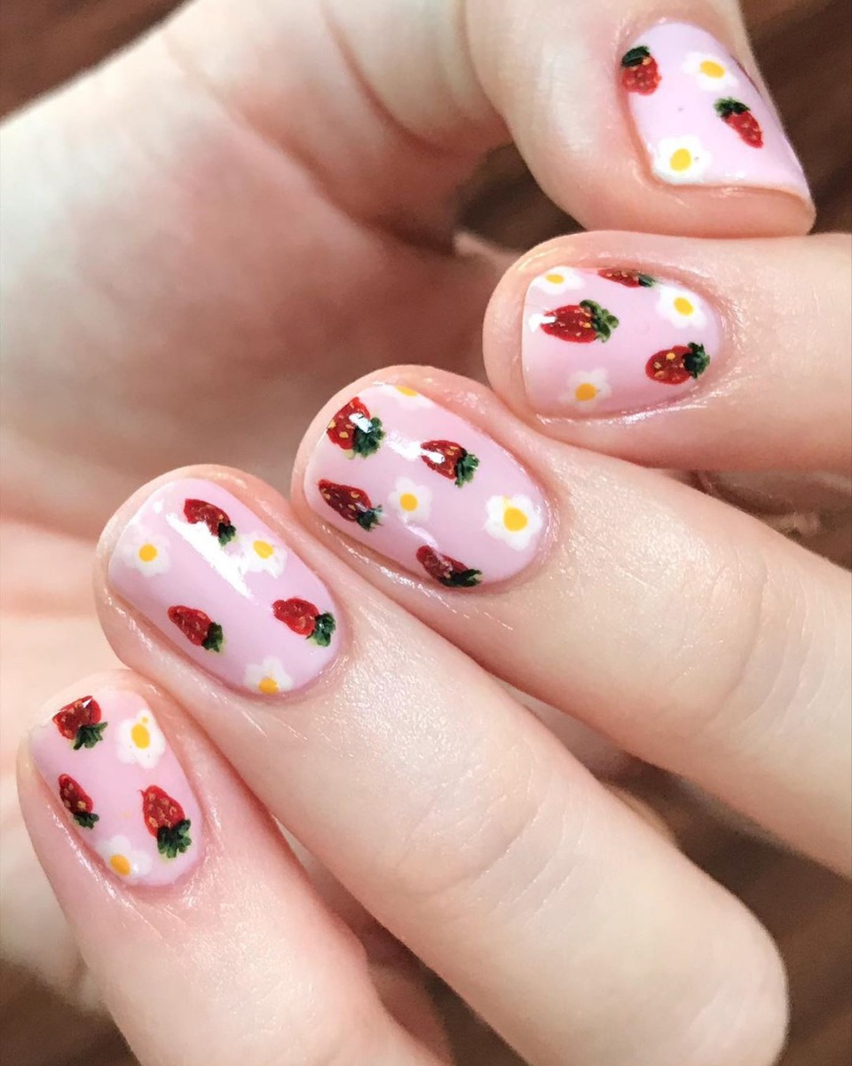 10 Reasons To Keep Short Nails Instead Of Long “Claws”