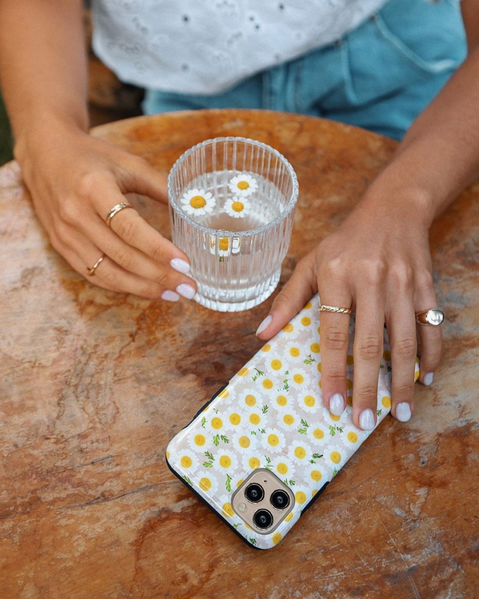 10 Reasons To Keep Short Nails Instead Of Long “Claws”