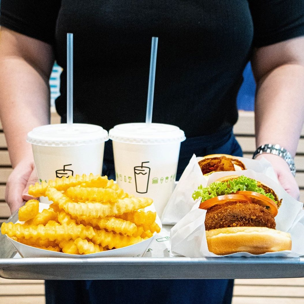 Shake Shack VivoCity Faces The Sea With Scenic Sunset Views Of Sentosa ...
