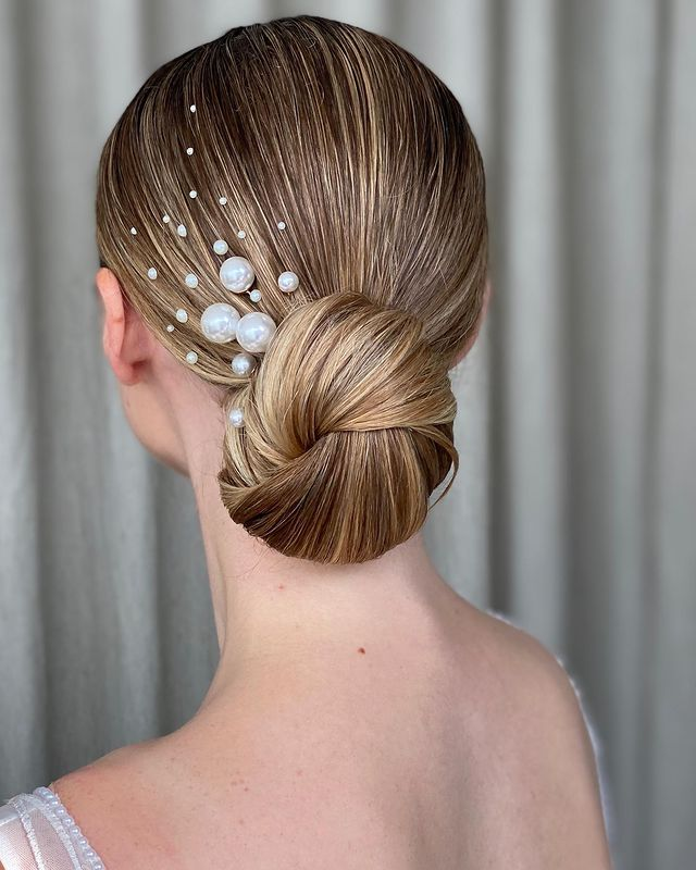 New Wedding Hair Trend: Have Pearls In Your Bridal Look For Extra Elegance