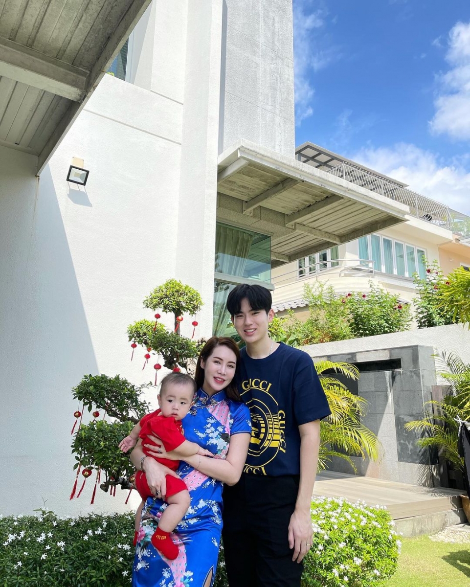 39-Year-Old Yan Kay Kay Pregnant Again, Second Child With Husband ...