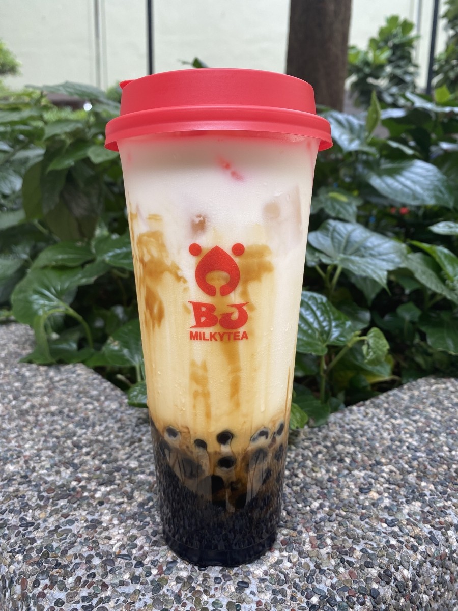 BJ MILKYTEA: New Bubble Tea Store Has "Bears” Serving Customers