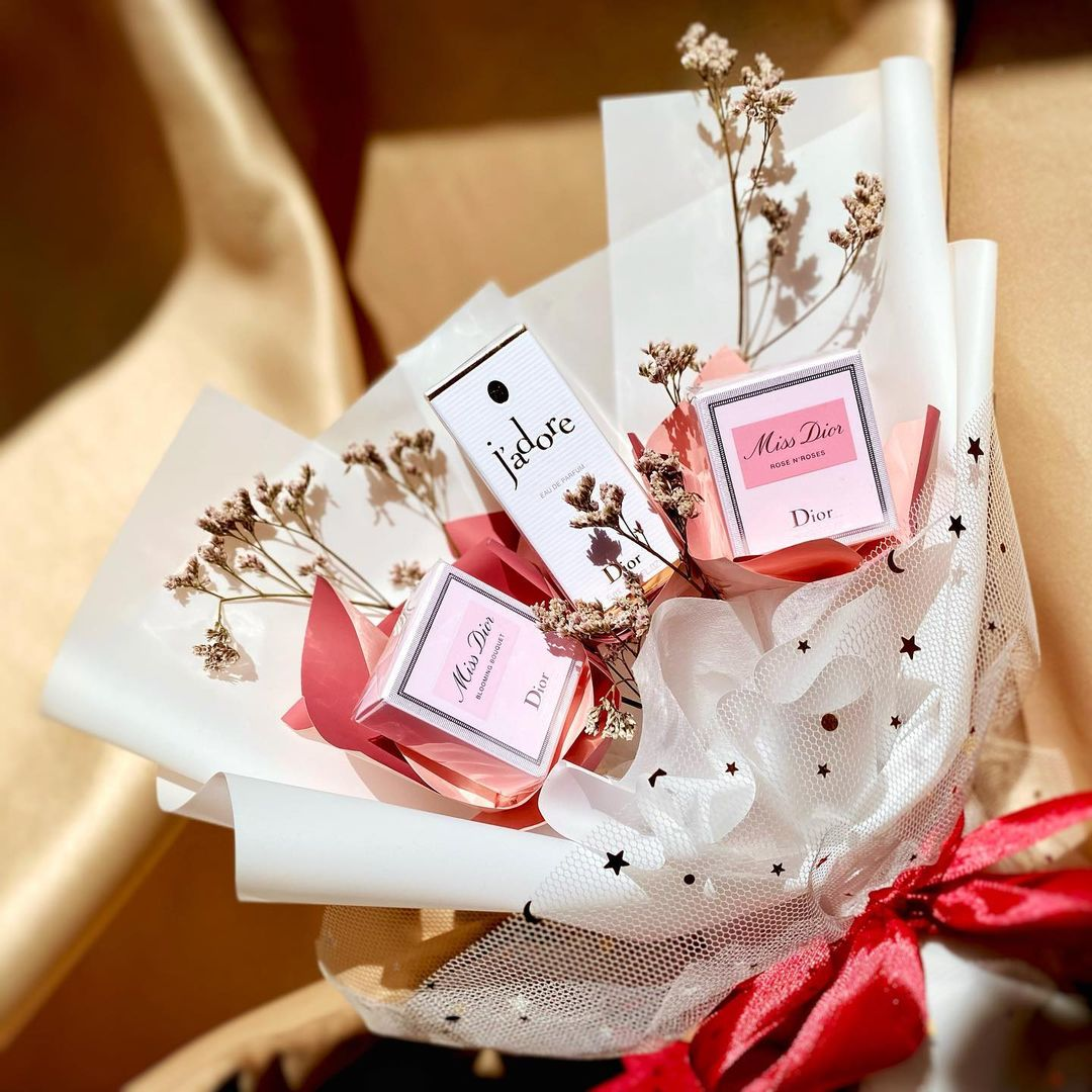 These Bouquets Made Using Miniature Perfumes Include Brands Like Chloé ...