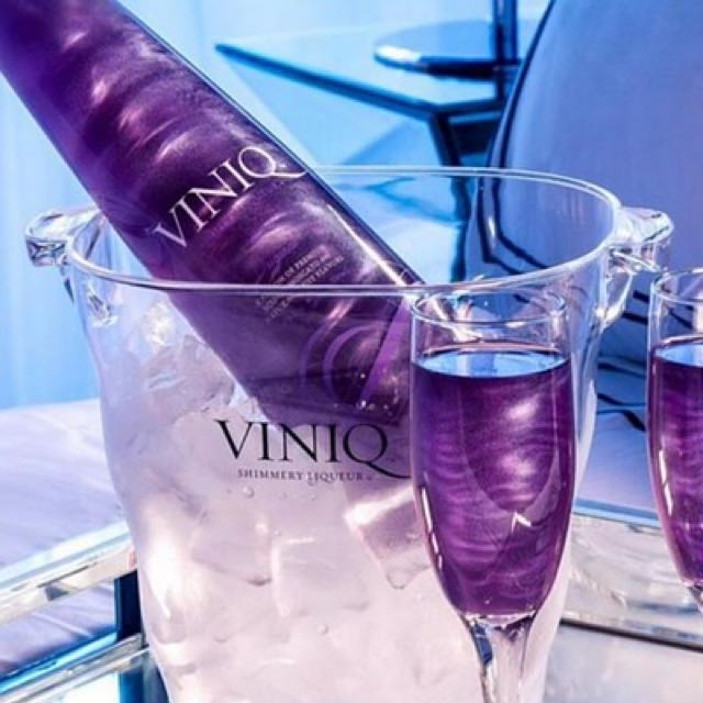 Viniq Shimmery Liqueur: A Mix Of Premium Vodka, Moscato & Natural ...
