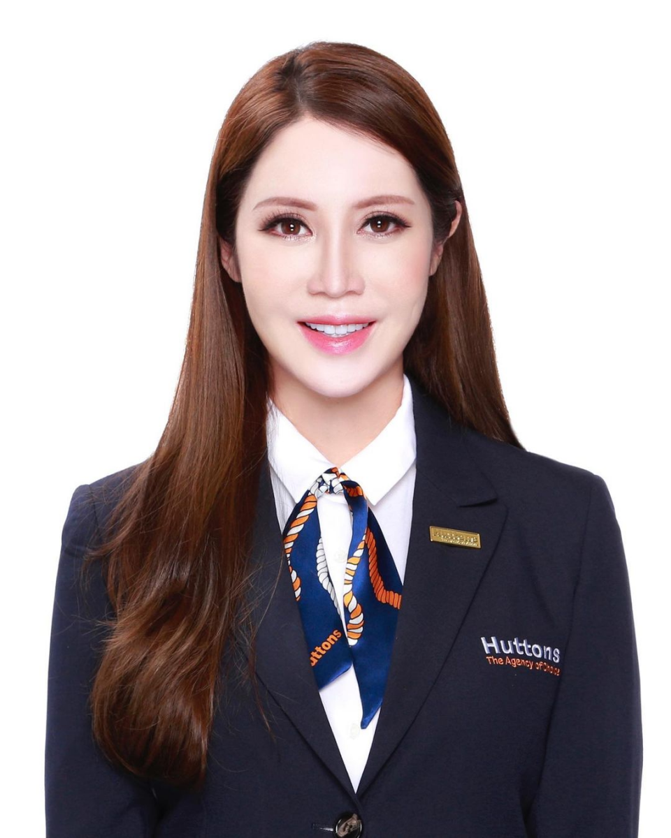 Yan Kay Kay Is Now A Property Agent Like Her Husband, Did Viewings In ...