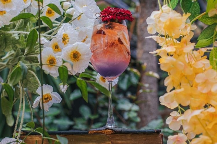 Alice In Wonderland-Themed Cafe In Sydney, Australia: Mad Hatter High ...