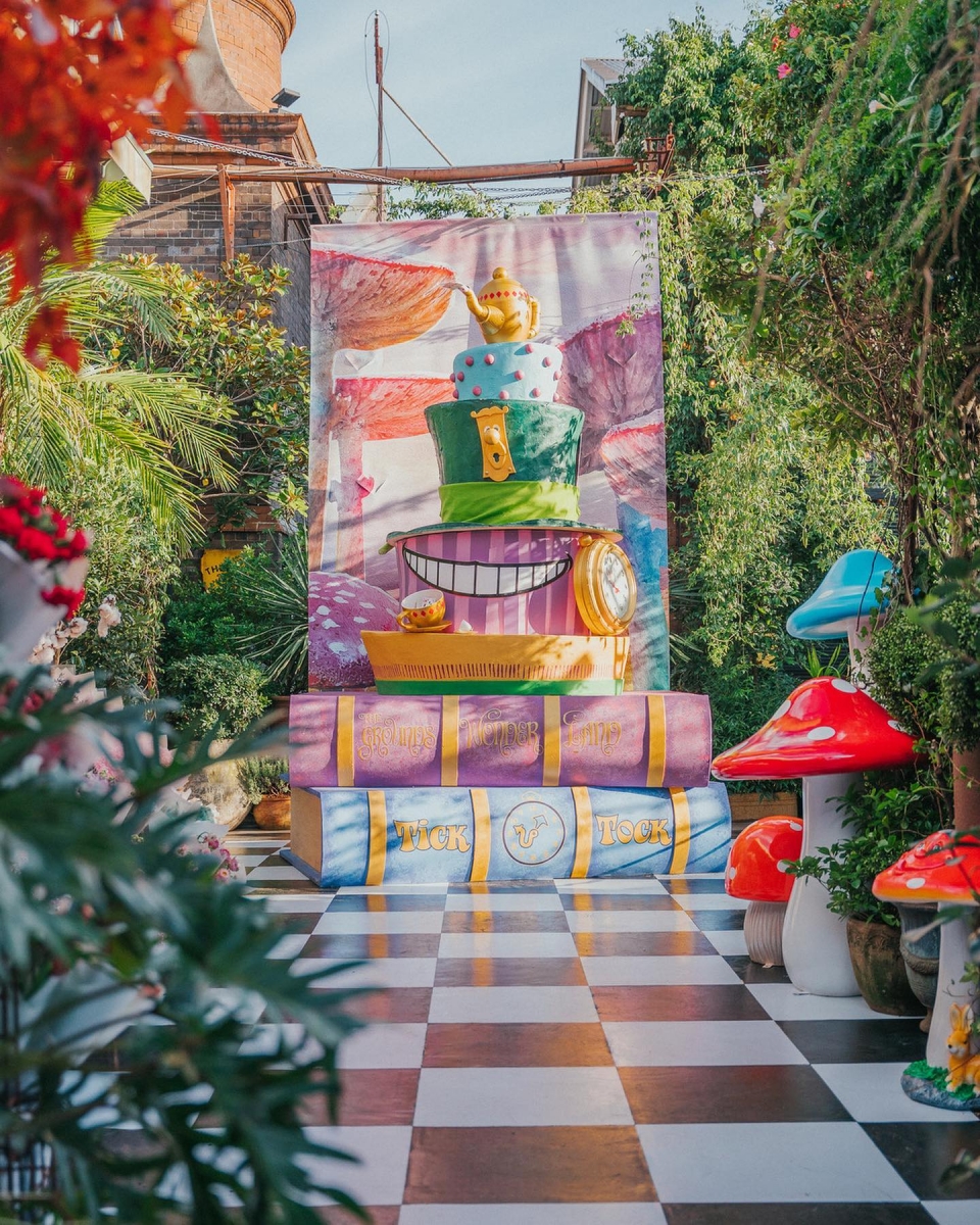 The Grounds Of Alexandria: Alice In Wonderland-Themed Cafe In Sydney ...