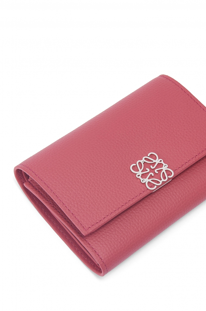 7 New Pink Mini Designer Wallets In Singapore That Are Stylish ...