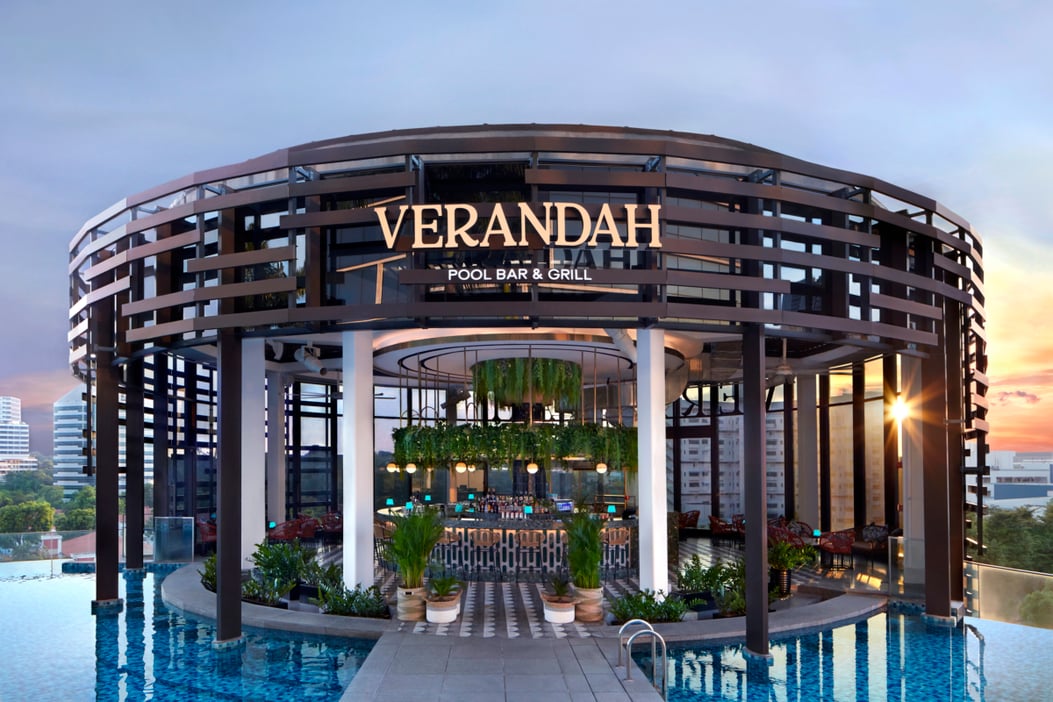 This New Rooftop Bar In Singapore Offers The Trendy Floating Pool ...