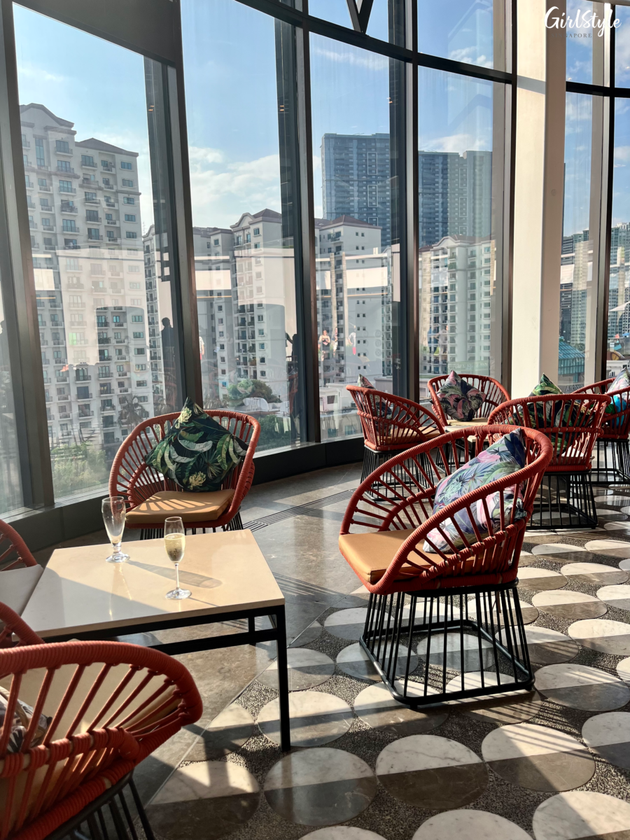 This New Rooftop Bar In Singapore Offers The Trendy Floating Pool ...