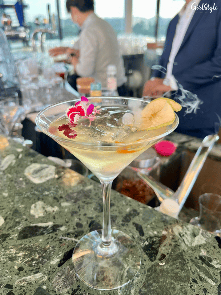 This New Rooftop Bar In Singapore Offers The Trendy Floating Pool ...