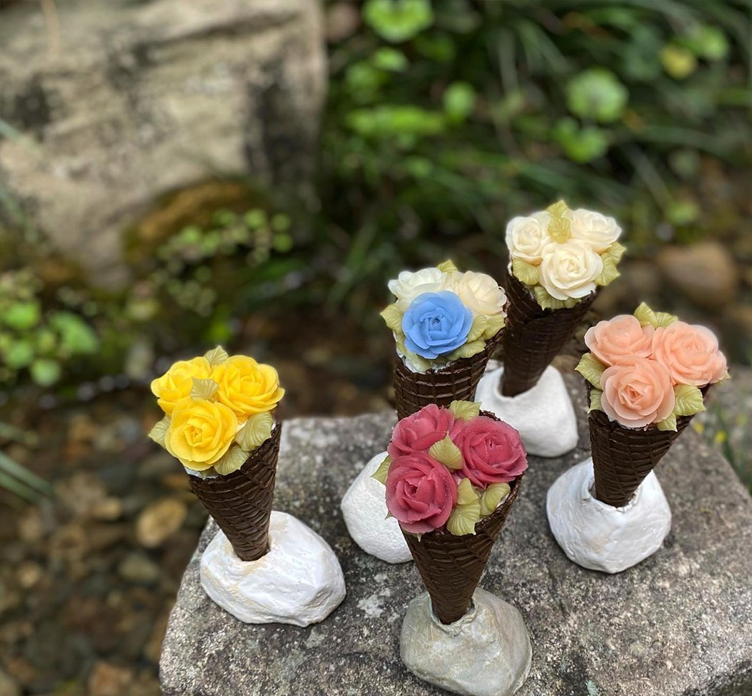 This Store In Kyoto Makes Ice Cream Cones That Look Like Real Flower ...