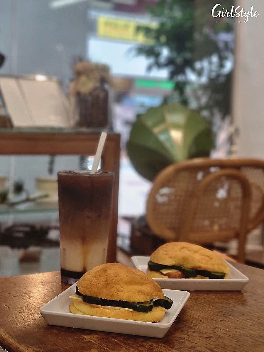 8 IG-Worthy Retro Cafes & Eateries To Visit For Old-School Singapore Vibes