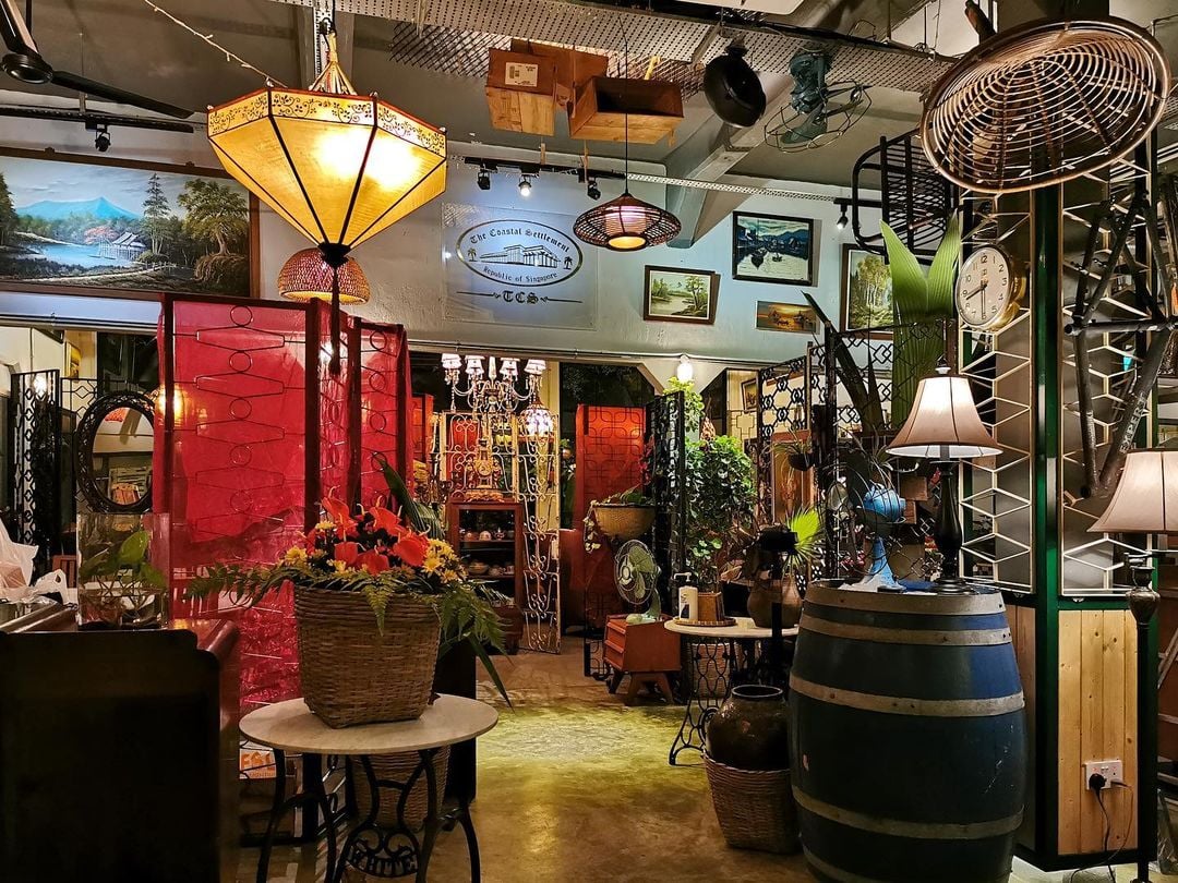 8 IG-Worthy Retro Cafes & Eateries To Visit For Old-School Singapore Vibes