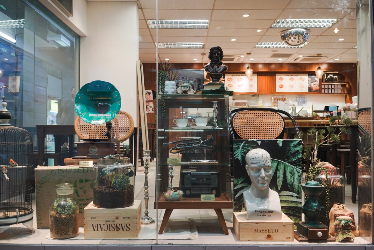 8 IG-Worthy Retro Cafes & Eateries To Visit For Old-School Singapore Vibes