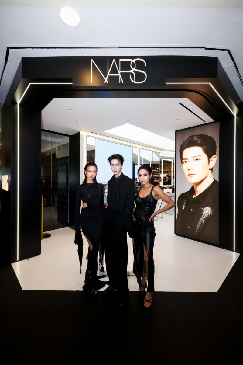 NARS Bugis Junction Offers Complimentary Engraving Services
