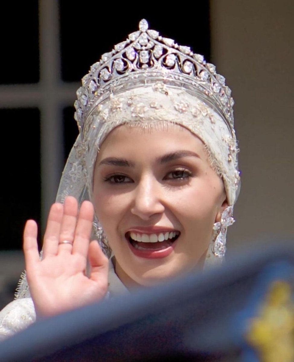 Story Behind Prince Abdul Mateen's Bride, Anisha Rosnah's Tiara